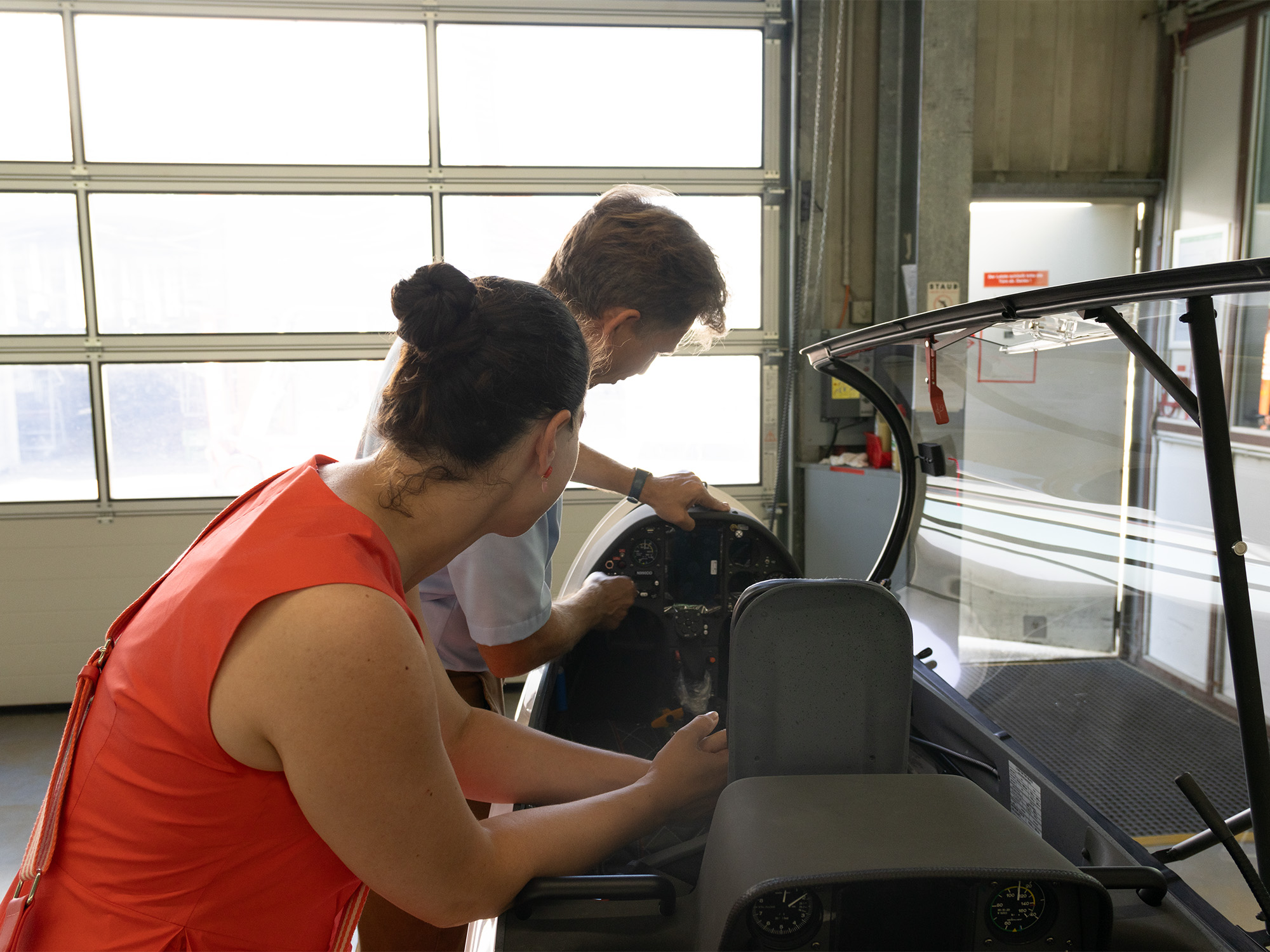 Zukunft trifft Tradition: Pfau-Weller besucht Schempp-Hirth - Dr ...